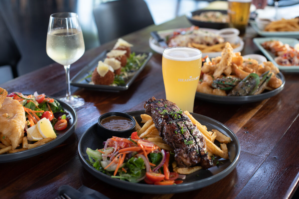 Food & Drinks - The Seabreeze Hotel | Mackay