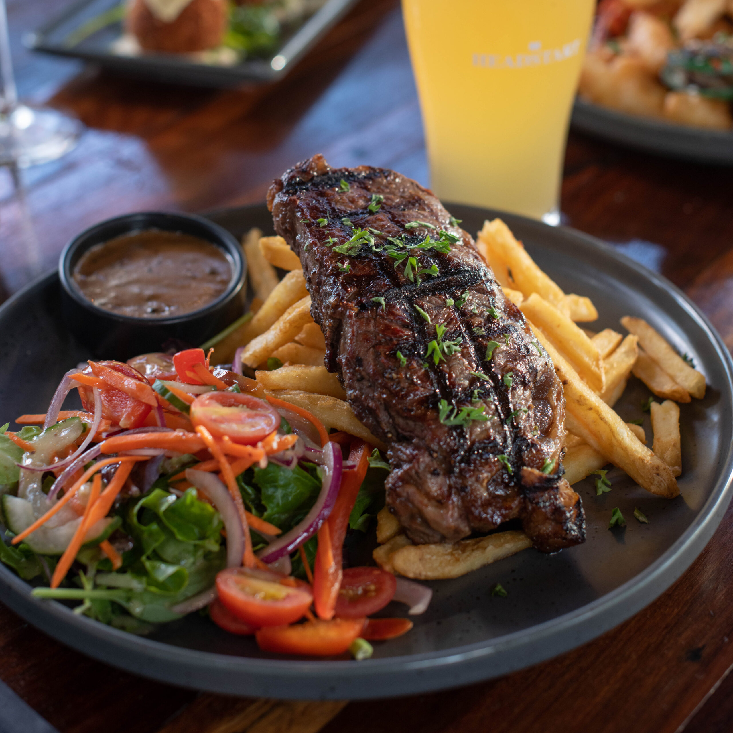 Food & Drinks - The Seabreeze Hotel | Mackay