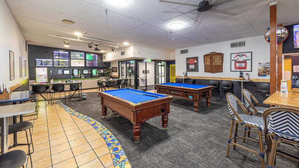 Free Pool - The Seabreeze Hotel | Mackay