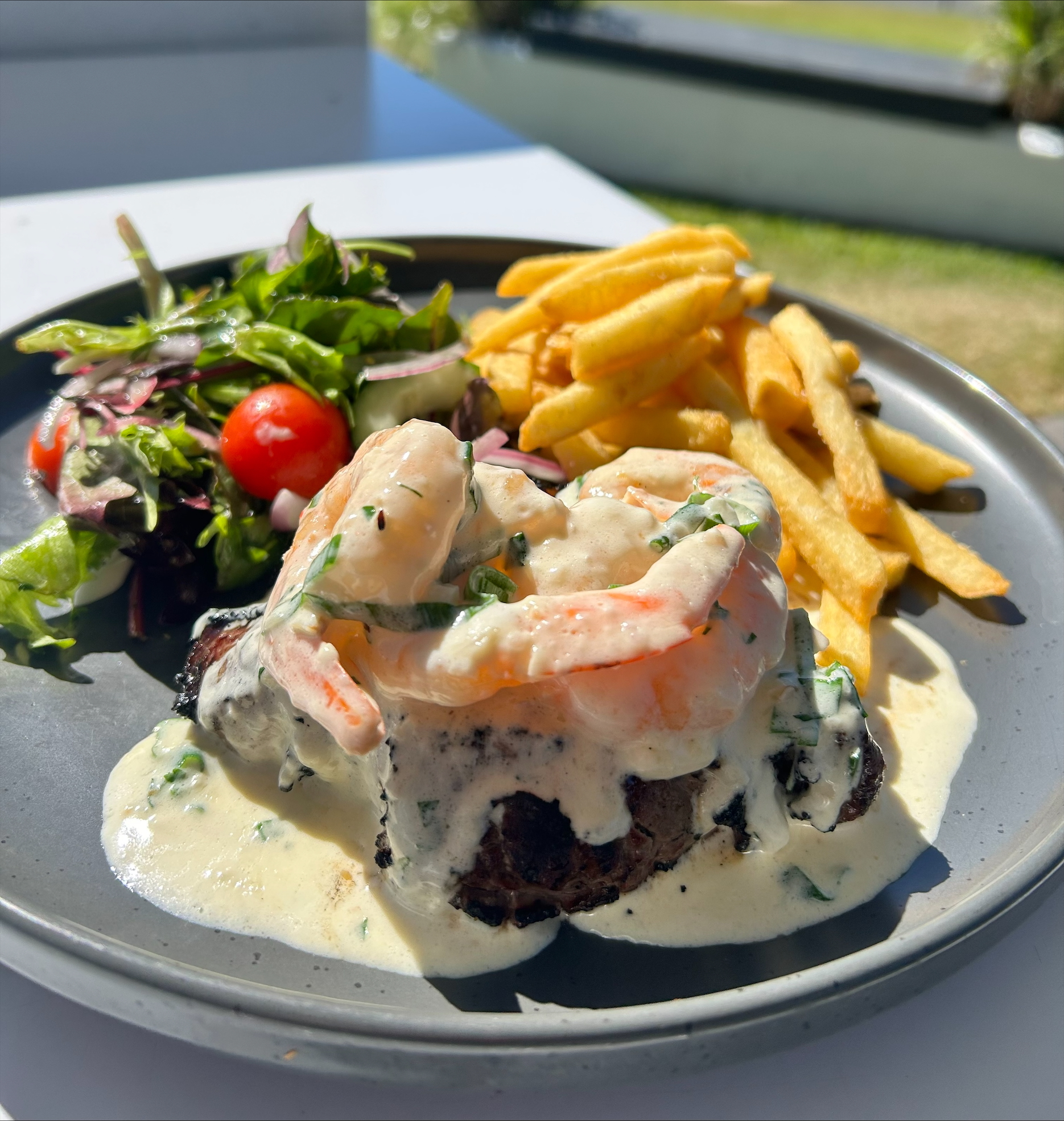 Food & Drinks - The Seabreeze Hotel | Mackay